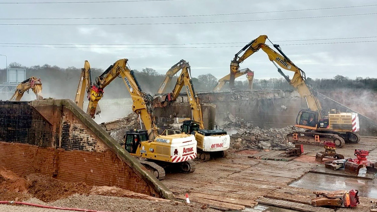 Timelapse Video Shows M42 Bridge Demolition